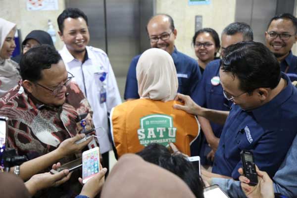 Biar Mudah Dilihat, Petugas BPJS Kesehatan di Rumah Sakit Kenakan Rompi ...