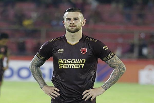 PSS Terus Buru Aaron Evans untuk Ditandemkan dengan Alfonso de la Cruz ...