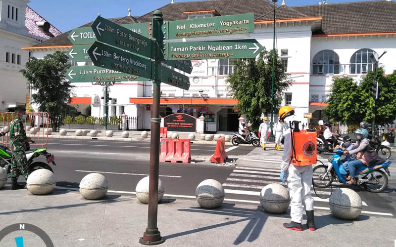Kawasan Titik Nol KM Jogja Disemprot Desinfektan - Harianjogja.com