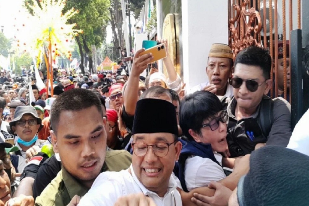 Kedatangan Anies Cak Imin Di Kpu Diwarnai Aksi Saling Dorong Relawan