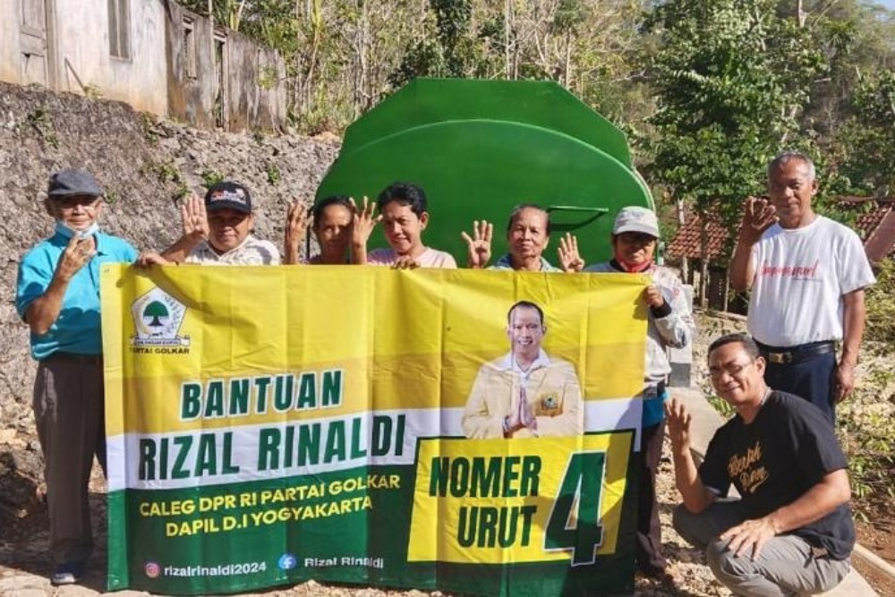 Caleg DPR RI Partai Golkar Rizal Rinaldi Menyalurkan Bantuan Air Bersih ke Gunungkidul ...